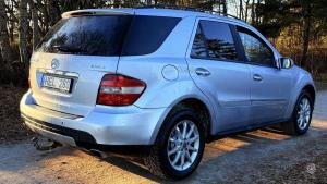 Pelēks Mercedes-Benz ML 280 2007 Viļņa, ar dzinēja tilpumu 2.80 L un nobraukumu 331 tūkst. km par 3950 €, foto 4 vietnē AUTOMOTO.COM.LV