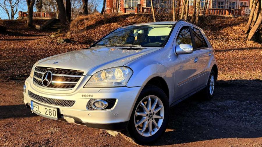 Grey Mercedes-Benz ML 280 2007 in Vilnius, with an engine capacity of 3.00 L and mileage of 331 thousand km for 3950 €, photo 1 on AUTOMOTO.COM.LV