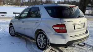 Pelēks Mercedes-Benz ML 280 2007 Viļņa, ar dzinēja tilpumu 3.00 L un nobraukumu 331 tūkst. km par 4250 €, foto 2 vietnē AUTOMOTO.COM.LV
