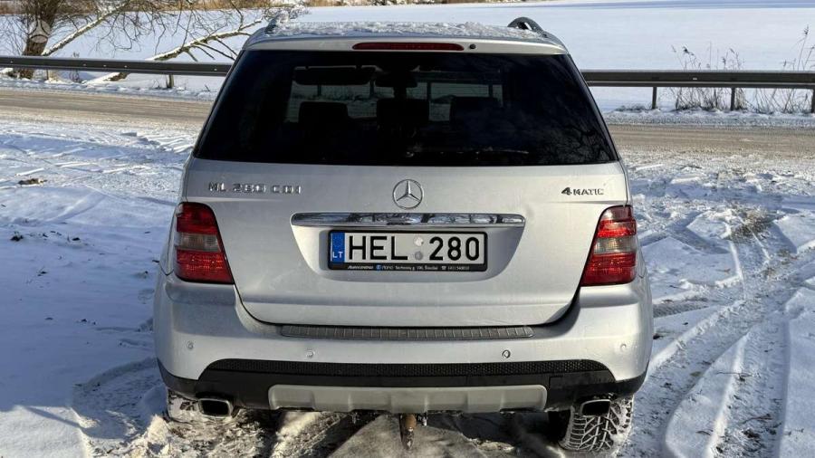 Pelēks Mercedes-Benz ML 280 2007 Viļņa, ar dzinēja tilpumu 3.00 L un nobraukumu 331 tūkst. km par 4250 €, foto 3 vietnē AUTOMOTO.COM.LV