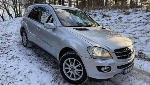 Pelēks Mercedes-Benz ML 280 2007 Viļņa, ar dzinēja tilpumu 3.00 L un nobraukumu 331 tūkst. km par 4250 €, foto 1 vietnē AUTOMOTO.COM.LV