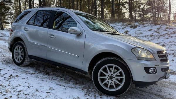 Pelēks Mercedes-Benz ML 280 2007 Viļņa, ar dzinēja tilpumu 3.00 L un nobraukumu 331 tūkst. km par 4250 €, foto 2 vietnē AUTOMOTO.COM.LV