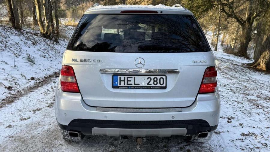 Pelēks Mercedes-Benz ML 280 2007 Viļņa, ar dzinēja tilpumu 3.00 L un nobraukumu 331 tūkst. km par 4250 €, foto 4 vietnē AUTOMOTO.COM.LV