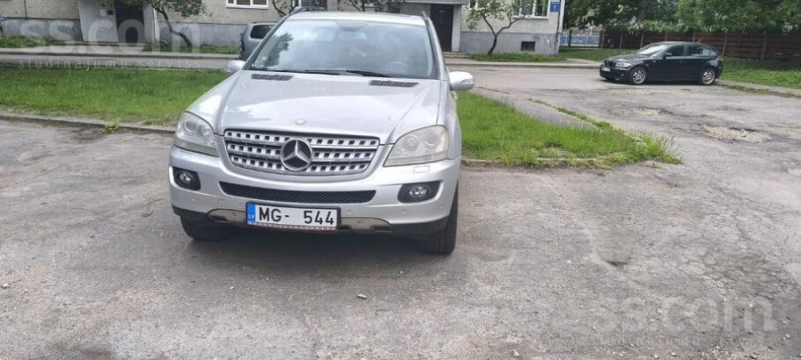 Grey Mercedes-Benz ML 280 2007 in Riga, with an engine capacity of 3.00 L and mileage of 376 thousand km for 2900 €, photo 4 on AUTOMOTO.COM.LV