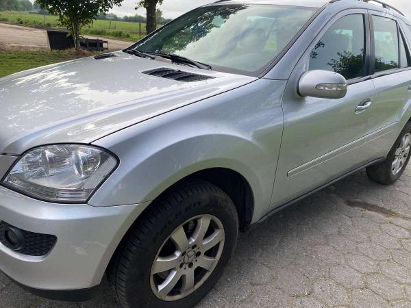 Pelēks Mercedes-Benz ML 280 2007 Marijampole, ar dzinēja tilpumu 0.00 L un nobraukumu 330 tūkst. km par 3500 €, foto 7 vietnē AUTOMOTO.COM.LV