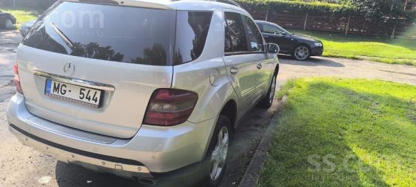Mercedes-Benz ML 280 2007 Rīga vietnē Pelēks Mercedes-Benz ML 280 2007 Rīga, ar dzinēja tilpumu 3.00 L un nobraukumu 376 tūkst. km par 2800 €, foto 5 vietnē AUTOMOTO.COM.LV