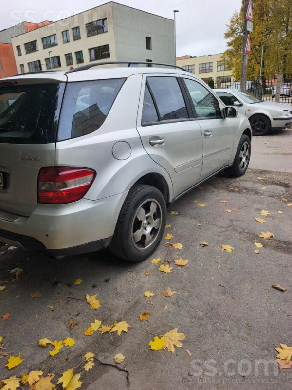 Pelēks Mercedes-Benz ML 280 2007 Rīga, ar dzinēja tilpumu 3.00 L un nobraukumu 462 tūkst. km par 4200 €, foto 3 vietnē AUTOMOTO.COM.LV