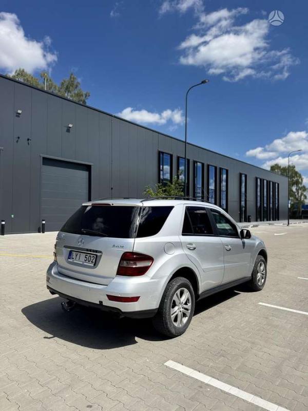 Pelēks Mercedes-Benz ML 280 2008 Viļņa, ar dzinēja tilpumu 2.99 L un nobraukumu 390 tūkst. km par 4000 €, foto 3 vietnē AUTOMOTO.COM.LV