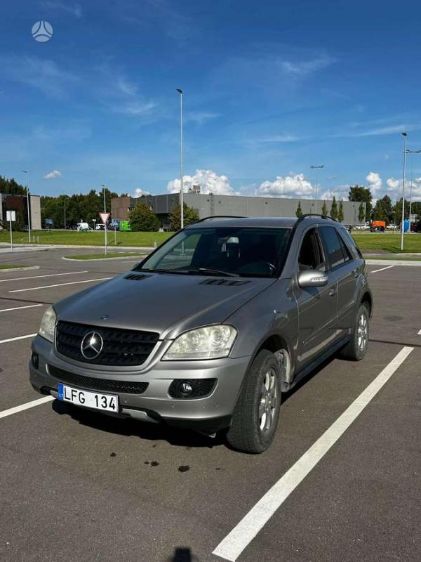 Mercedes-Benz ML 280 2008 in Gargzdai on AUTOMOTO.COM.LV Grey Mercedes-Benz ML 280 2008 in Gargzdai, with an engine capacity of 2.99 L and mileage of 275 thousand km for 4300 €, photo 3 on AUTOMOTO.COM.LV