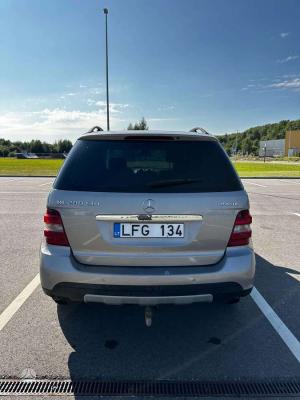 Grey Mercedes-Benz ML 280 2008 in Gargzdai, with an engine capacity of 2.99 L and mileage of 275 thousand km for 4300 €, photo 4 on AUTOMOTO.COM.LV
