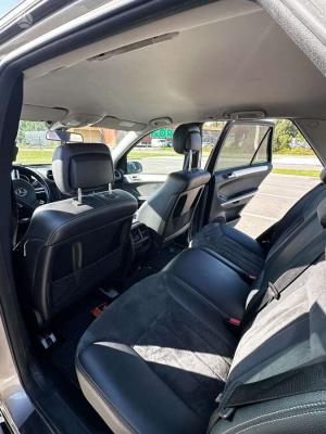 Grey Mercedes-Benz ML 280 2008 in Gargzdai, with an engine capacity of 2.99 L and mileage of 275 thousand km for 4300 €, photo 12 on AUTOMOTO.COM.LV