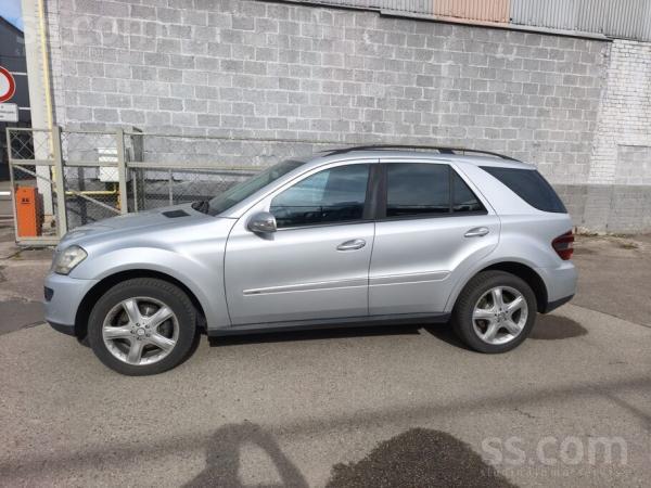 Pelēks Mercedes-Benz ML 280 2008 Rīga, ar dzinēja tilpumu 3.00 L un nobraukumu 398 tūkst. km par 6200 €, foto 4 vietnē AUTOMOTO.COM.LV