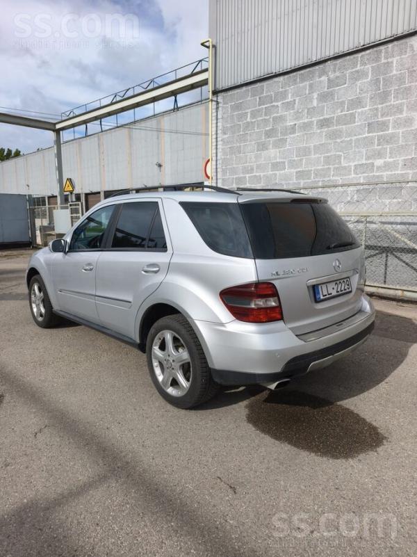 Pelēks Mercedes-Benz ML 280 2008 Rīga, ar dzinēja tilpumu 3.00 L un nobraukumu 398 tūkst. km par 6200 €, foto 5 vietnē AUTOMOTO.COM.LV