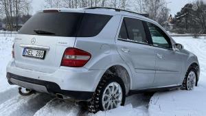 Pelēks Mercedes-Benz ML 280 2007 Viļņa, ar dzinēja tilpumu 2.80 L un nobraukumu 331 tūkst. km par 3999 €, foto 3 vietnē AUTOMOTO.COM.LV