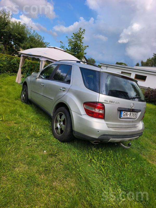 Sarkans Mercedes-Benz ML 280 2007 Rīga, ar dzinēja tilpumu 3.00 L un nobraukumu 462 tūkst. km par 3700 €, foto 5 vietnē AUTOMOTO.COM.LV