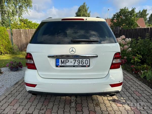 White Mercedes-Benz ML 280 2008 in Ogre, with an engine capacity of 2.20 L and mileage of 290 thousand km for 6670 €, photo 8 on AUTOMOTO.COM.LV