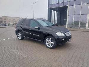 Melns Mercedes-Benz ML 300 2008 Viļņa, ar dzinēja tilpumu 2.80 L un nobraukumu 212 tūkst. km par 6250 €, foto  vietnē AUTOMOTO.COM.LV