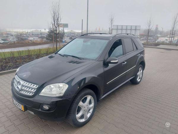 Black Mercedes-Benz ML 300 2008 in Vilnius, with an engine capacity of 2.80 L and mileage of 212 thousand km for 6250 €, photo 2 on AUTOMOTO.COM.LV