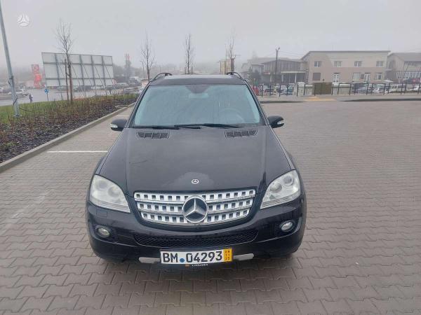 Black Mercedes-Benz ML 300 2008 in Vilnius, with an engine capacity of 2.80 L and mileage of 212 thousand km for 6250 €, photo 3 on AUTOMOTO.COM.LV