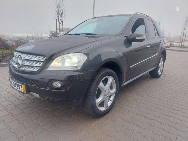 Black Mercedes-Benz ML 300 2008 in Vilnius, with an engine capacity of 2.80 L and mileage of 212 thousand km for 6250 €, photo 4 on AUTOMOTO.COM.LV