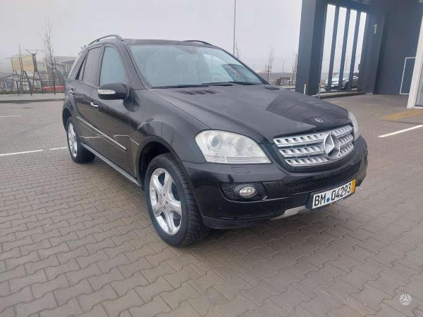 Black Mercedes-Benz ML 300 2008 in Vilnius, with an engine capacity of 2.80 L and mileage of 212 thousand km for 6250 €, photo 6 on AUTOMOTO.COM.LV