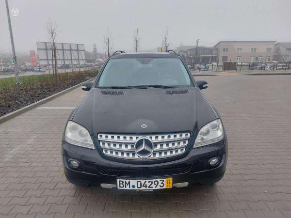 Black Mercedes-Benz ML 300 2008 in Vilnius, with an engine capacity of 2.80 L and mileage of 212 thousand km for 6250 €, photo 8 on AUTOMOTO.COM.LV