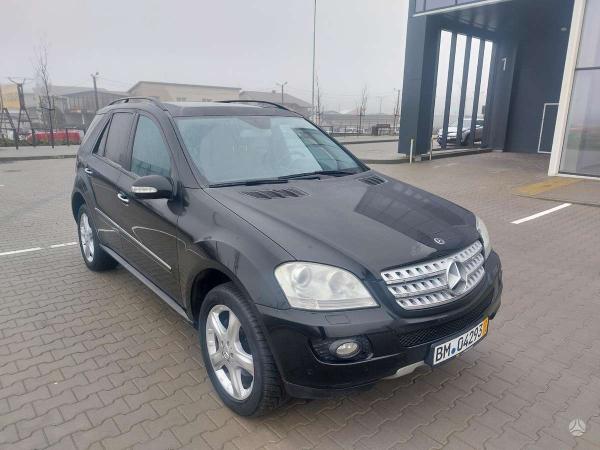 Black Mercedes-Benz ML 300 2008 in Vilnius, with an engine capacity of 2.80 L and mileage of 212 thousand km for 6250 €, photo 9 on AUTOMOTO.COM.LV