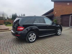 Black Mercedes-Benz ML 300 2009 in Pakruojis, with an engine capacity of 2.99 L and mileage of 267 thousand km for 7250 €, photo 11 on AUTOMOTO.COM.LV