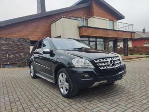 Black Mercedes-Benz ML 300 2009 in Pakruojis, with an engine capacity of 2.99 L and mileage of 267 thousand km for 7250 €, photo 14 on AUTOMOTO.COM.LV