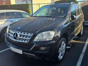 Melns Mercedes-Benz ML 300 2009 Kauņa, ar dzinēja tilpumu 3.00 L un nobraukumu 340 tūkst. km par 6700 €, foto  vietnē AUTOMOTO.COM.LV