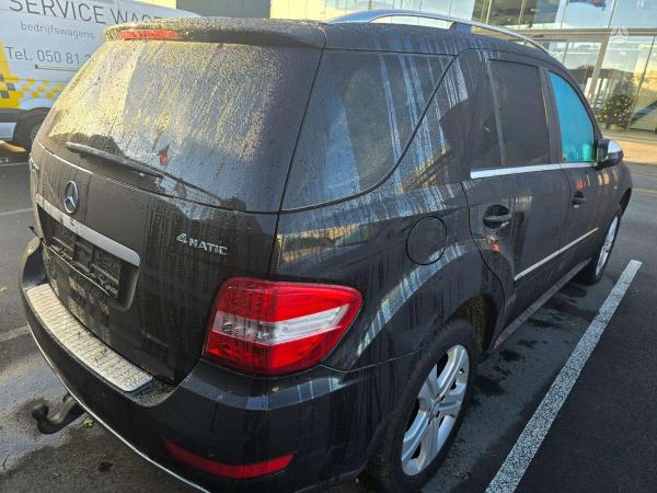Melns Mercedes-Benz ML 300 2009 Kauņa, ar dzinēja tilpumu 3.00 L un nobraukumu 340 tūkst. km par 6700 €, foto 3 vietnē AUTOMOTO.COM.LV