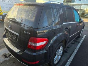 Melns Mercedes-Benz ML 300 2009 Kauņa, ar dzinēja tilpumu 3.00 L un nobraukumu 340 tūkst. km par 6700 €, foto 3 vietnē AUTOMOTO.COM.LV