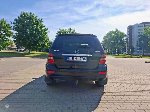 Melns Mercedes-Benz ML 300 2009 Jonava, ar dzinēja tilpumu 2.98 L un nobraukumu 308 tūkst. km par 7200 €, foto 5 vietnē AUTOMOTO.COM.LV