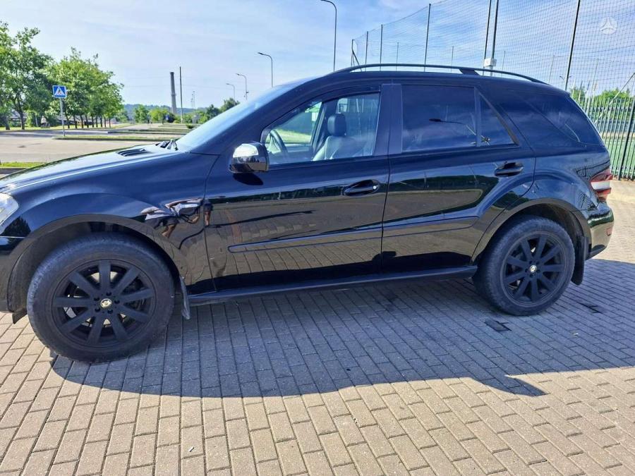 Melns Mercedes-Benz ML 300 2009 Jonava, ar dzinēja tilpumu 2.98 L un nobraukumu 308 tūkst. km par 7200 €, foto 1 vietnē AUTOMOTO.COM.LV