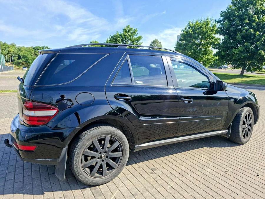 Melns Mercedes-Benz ML 300 2009 Jonava, ar dzinēja tilpumu 2.98 L un nobraukumu 308 tūkst. km par 7200 €, foto 3 vietnē AUTOMOTO.COM.LV