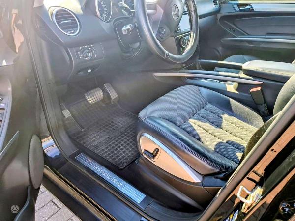 Black Mercedes-Benz ML 300 2009 in Jonava, with an engine capacity of 2.98 L and mileage of 308 thousand km for 7200 €, photo 9 on AUTOMOTO.COM.LV