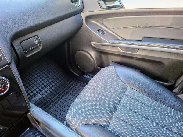 Black Mercedes-Benz ML 300 2009 in Jonava, with an engine capacity of 2.98 L and mileage of 308 thousand km for 7200 €, photo 10 on AUTOMOTO.COM.LV