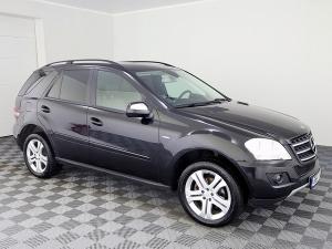 Melns Mercedes-Benz ML 300 2009 Tallina, ar dzinēja tilpumu 3.00 L un nobraukumu 269 tūkst. km par 5499 €, foto  vietnē AUTOMOTO.COM.LV