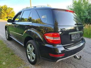 Melns Mercedes-Benz ML 300 2009 Kauņa, ar dzinēja tilpumu 3.00 L un nobraukumu 340 tūkst. km par 5700 €, foto 4 vietnē AUTOMOTO.COM.LV
