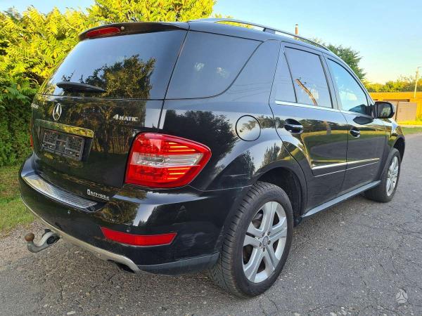 Melns Mercedes-Benz ML 300 2009 Kauņa, ar dzinēja tilpumu 3.00 L un nobraukumu 340 tūkst. km par 5700 €, foto 4 vietnē AUTOMOTO.COM.LV