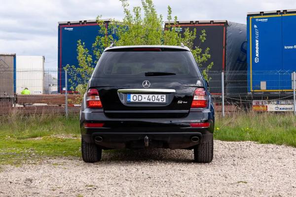 Melns Mercedes-Benz ML 300 2010 Rīga, ar dzinēja tilpumu 3.00 L un nobraukumu 157 tūkst. km par 10995 €, foto 6 vietnē AUTOMOTO.COM.LV