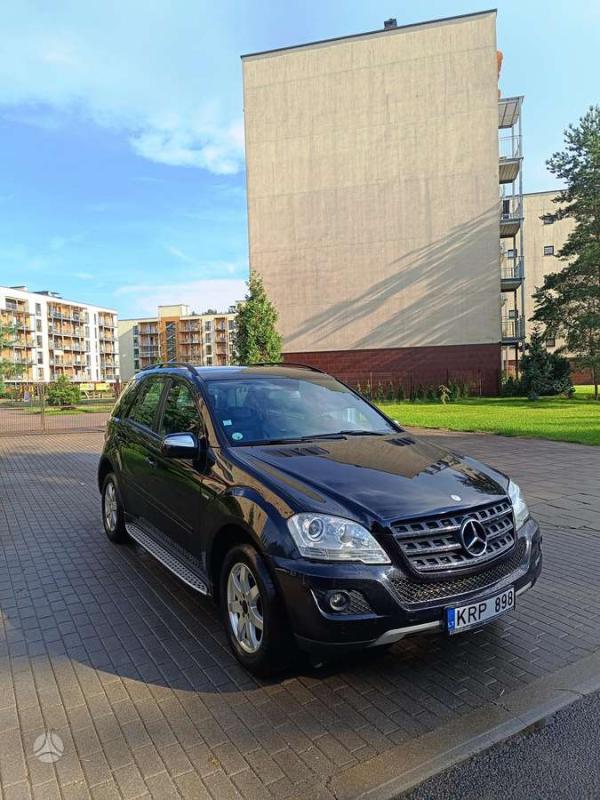 Black Mercedes-Benz ML 300 2010 in Vilnius, with an engine capacity of 2.99 L and mileage of 312 thousand km for 7200 €, photo 1 on AUTOMOTO.COM.LV
