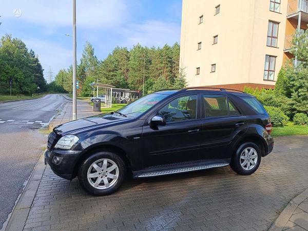 Black Mercedes-Benz ML 300 2010 in Vilnius, with an engine capacity of 2.99 L and mileage of 312 thousand km for 7200 €, photo 3 on AUTOMOTO.COM.LV