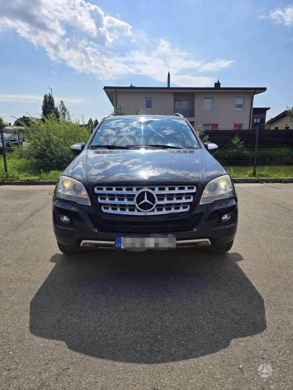 Melns Mercedes-Benz ML 300 2010 Klaipėda, ar dzinēja tilpumu 2.99 L un nobraukumu 319 tūkst. km par 7700 €, foto 1 vietnē AUTOMOTO.COM.LV