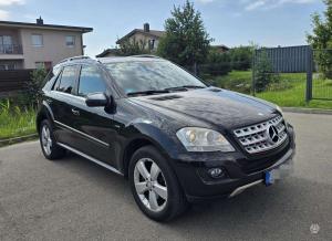 Melns Mercedes-Benz ML 300 2010 Klaipėda, ar dzinēja tilpumu 2.99 L un nobraukumu 319 tūkst. km par 7700 €, foto 3 vietnē AUTOMOTO.COM.LV
