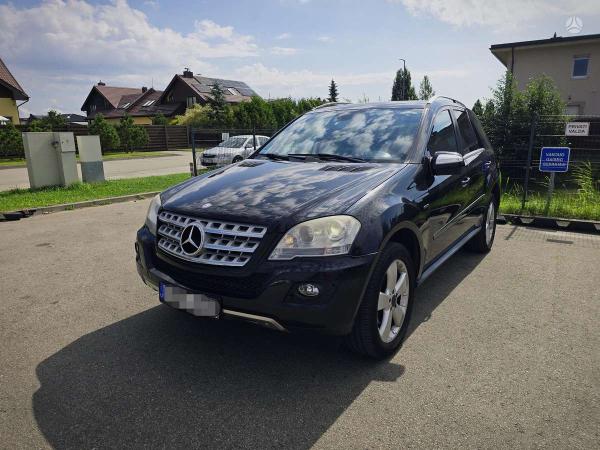 Melns Mercedes-Benz ML 300 2010 Klaipėda, ar dzinēja tilpumu 2.99 L un nobraukumu 319 tūkst. km par 7700 €, foto 4 vietnē AUTOMOTO.COM.LV