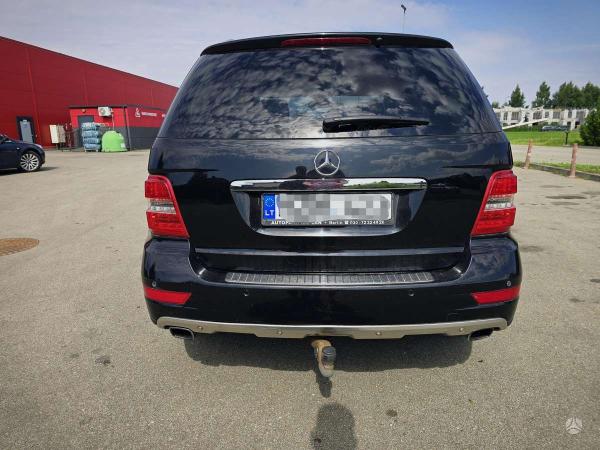 Melns Mercedes-Benz ML 300 2010 Klaipėda, ar dzinēja tilpumu 2.99 L un nobraukumu 319 tūkst. km par 7700 €, foto 7 vietnē AUTOMOTO.COM.LV