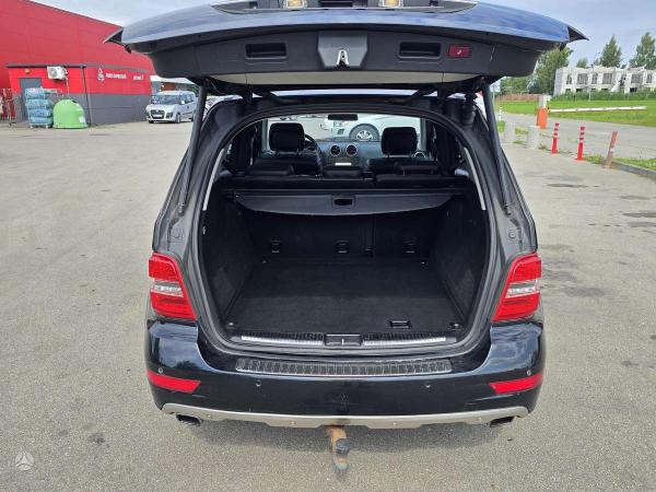 Melns Mercedes-Benz ML 300 2010 Klaipėda, ar dzinēja tilpumu 2.99 L un nobraukumu 319 tūkst. km par 7700 €, foto 8 vietnē AUTOMOTO.COM.LV