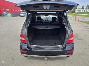 Melns Mercedes-Benz ML 300 2010 Klaipėda, ar dzinēja tilpumu 2.99 L un nobraukumu 319 tūkst. km par 7700 €, foto 8 vietnē AUTOMOTO.COM.LV