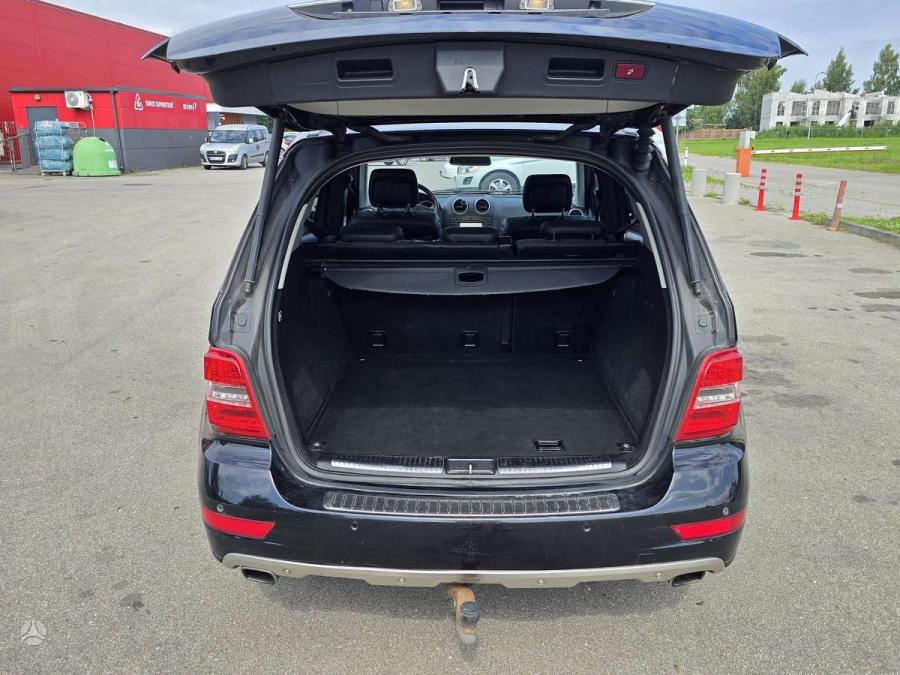 Melns Mercedes-Benz ML 300 2010 Klaipėda, ar dzinēja tilpumu 2.99 L un nobraukumu 319 tūkst. km par 7700 €, foto 8 vietnē AUTOMOTO.COM.LV